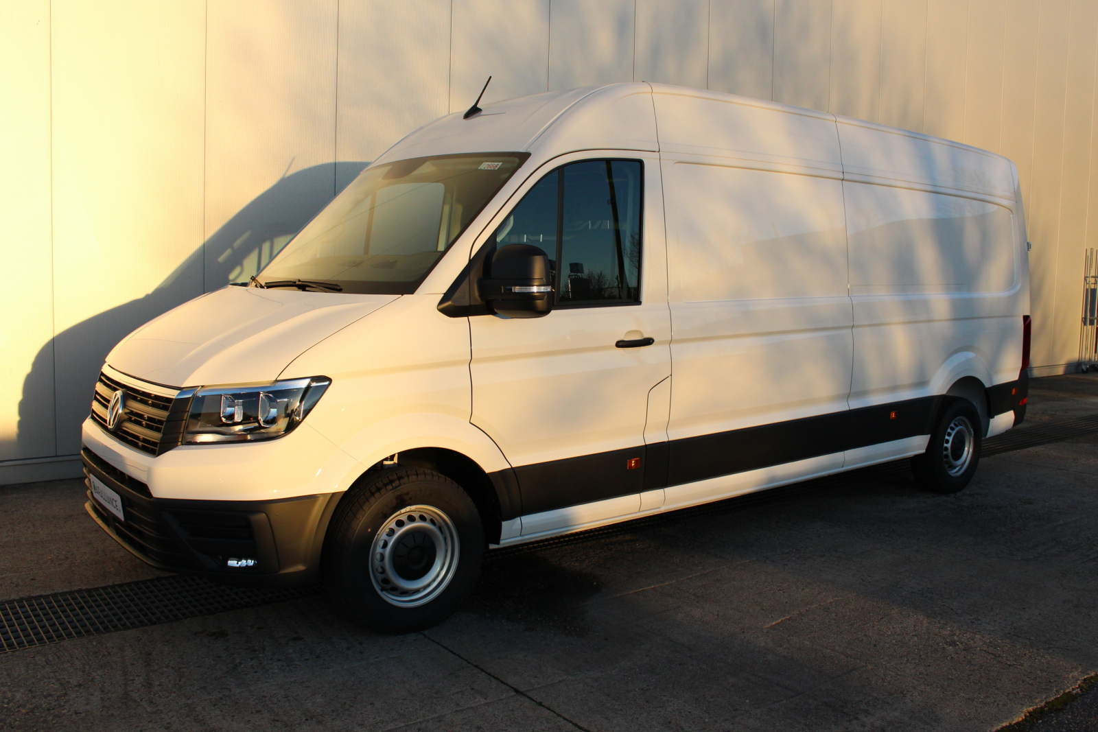 Volkswagen - Crafter - Fourgon L4H3 FWD – Caralliance - Le plus grand ...
